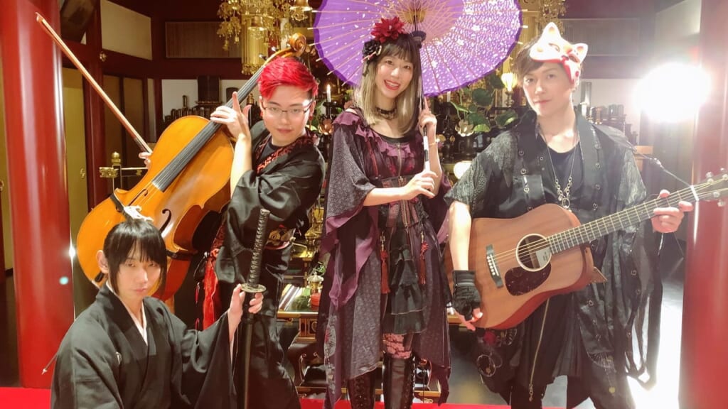 「神巫詞-KAMIUTA-」最新MV「紡ぎ唄」、厳かで豪華な祭壇を前に、祈るように撮影。その模様をレポート!! - HARAJUKU POP WEB